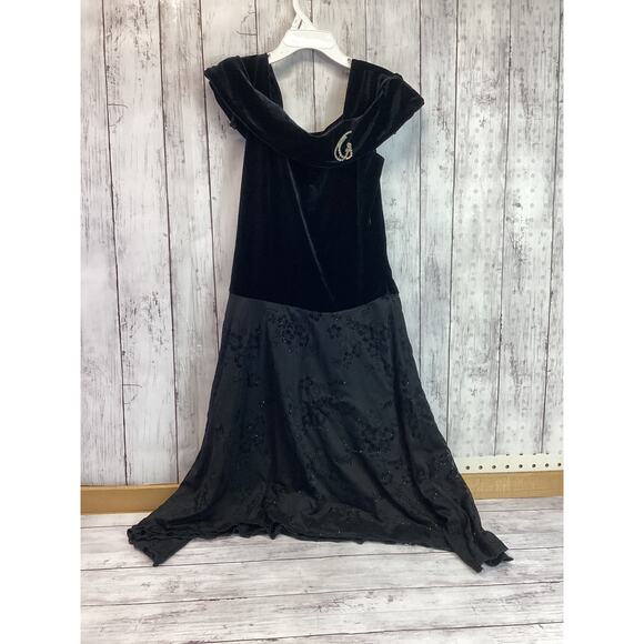 Girlcode | Dresses | Girlcode Black Glam Cottagecore Chic Velvet ...